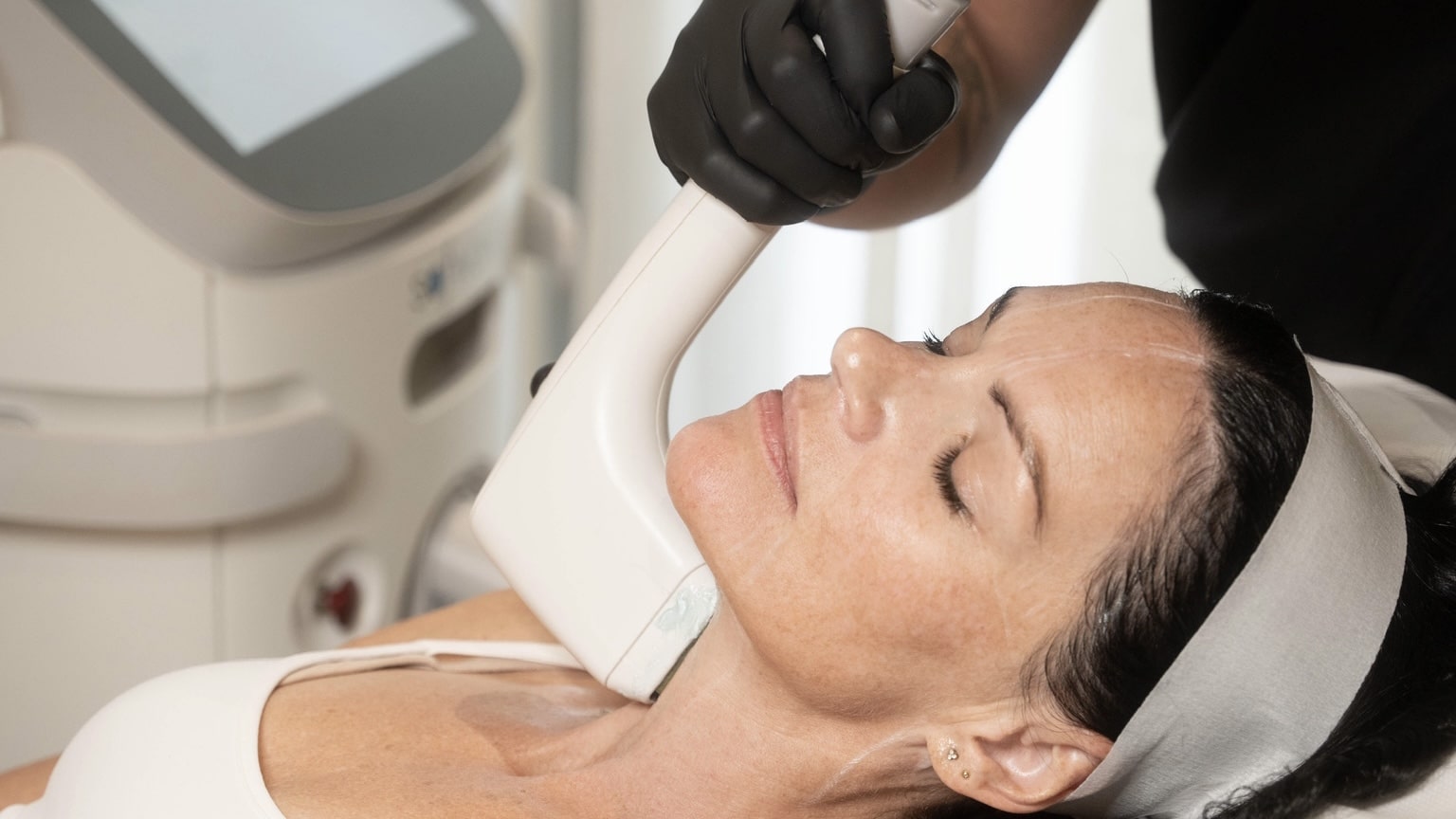 Sofwave Dubai: Non-Invasive Skin Tightening and Lift Treatment